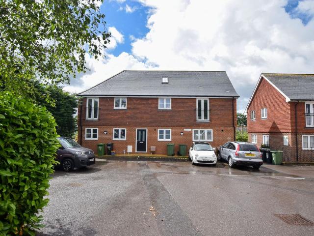 Hempstead Road, Uckfield TN22, 2 bed property to rent, £1,400 pcm | PrimeLocation