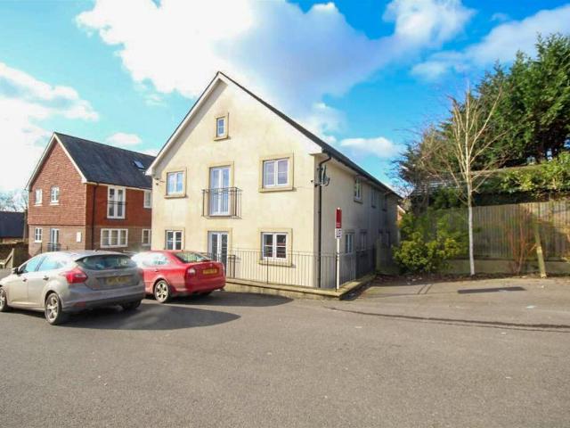 Hempstead Road, Uckfield TN22, 2 bed property to rent, £1,150 pcm | PrimeLocation