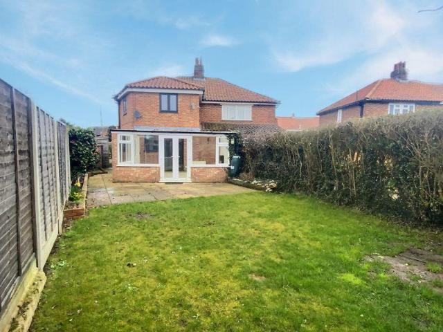 Hempstead Road, Holt NR25 3 bed semi detached house to rent £1,275 pcm £294 pw