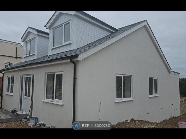Hempstead Road, Kings Langley WD4, 5 bed bungalow to rent, £4,000 pcm | PrimeLocation