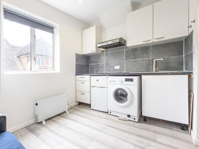 Hemstal Road, Brondesbury, London NW6, Studio to rent, £900 pcm | PrimeLocation
