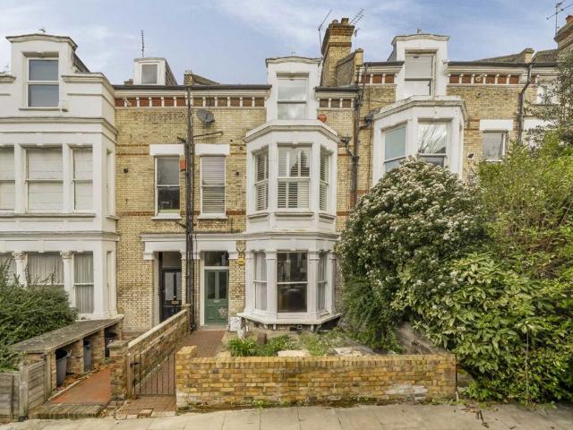 Hemstal Road, London NW6 2 bed flat to rent £2,600 pcm £600 pw