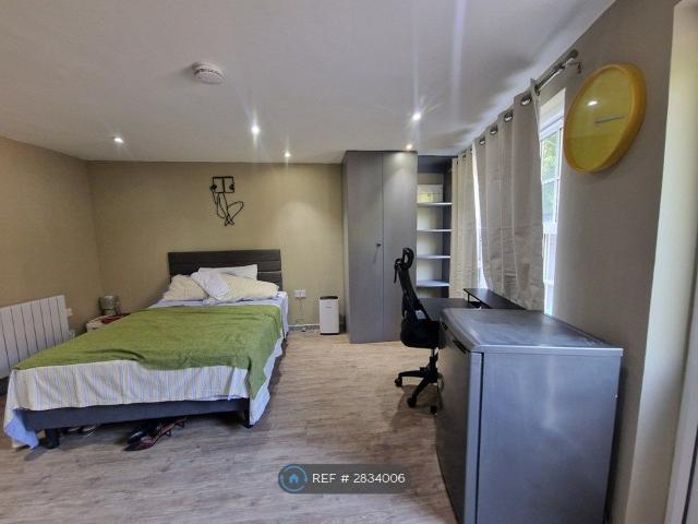Henchman St, London W12, Room to rent, £1,200 pcm | PrimeLocation
