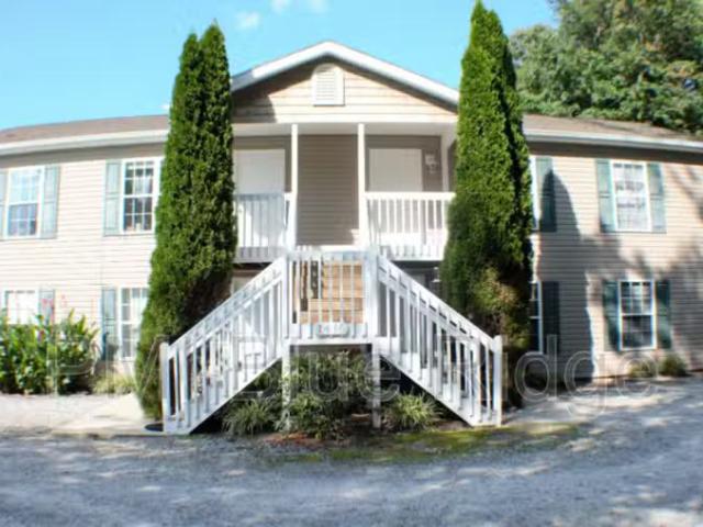 HENDERSONVILLE CITY 1416 Highland Ave
