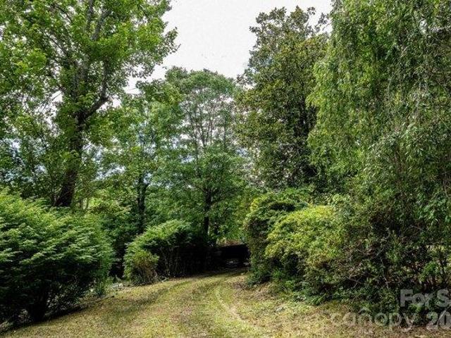 Hendersonville NC 28739 104908231
