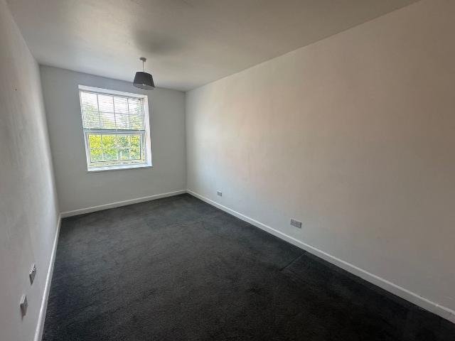 Henderson House, Nottingham NG17, Room to rent, £375 pcm | PrimeLocation