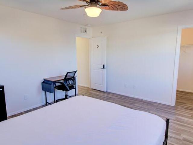 Henderson House with Dining area. High quality & newly renovated