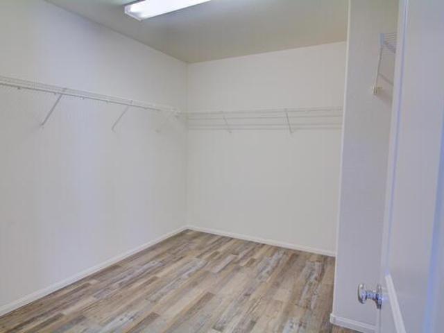 Henderson House with Dining area. High quality & newly renovated
