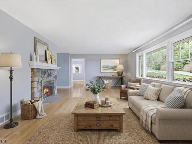 Henderson Hill Rd, Union Twp, Home For Sale