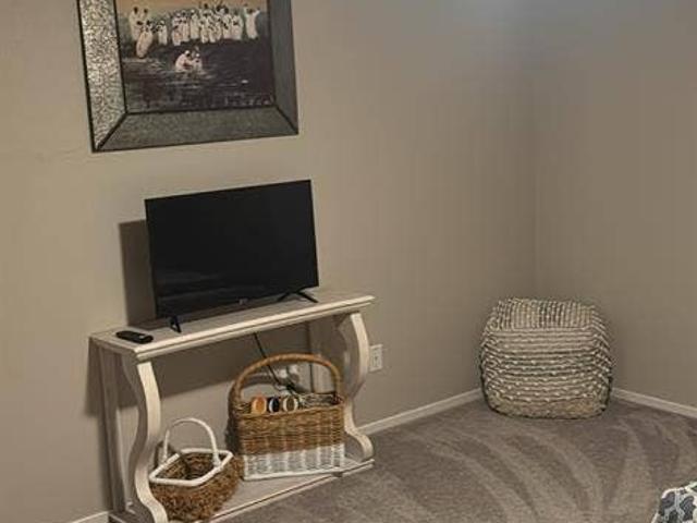 Henderson… Master bed, master bath