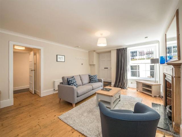 Henderson Row, Edinburgh, EH3 2 bed flat to rent £1,750 pcm £404 pw