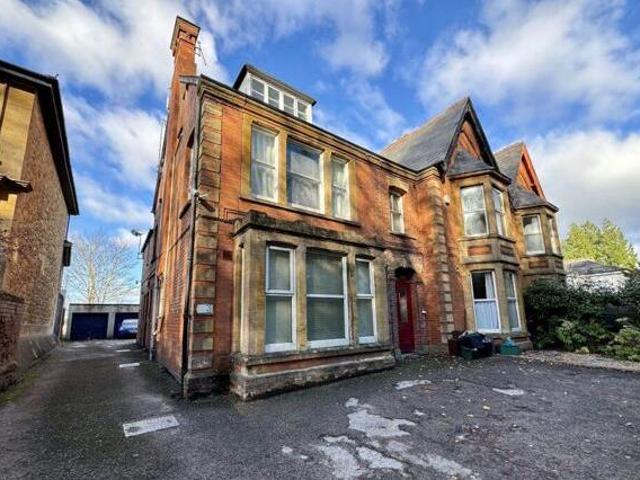 Hendford Hill, Yeovil, 2 Bedroom Flat