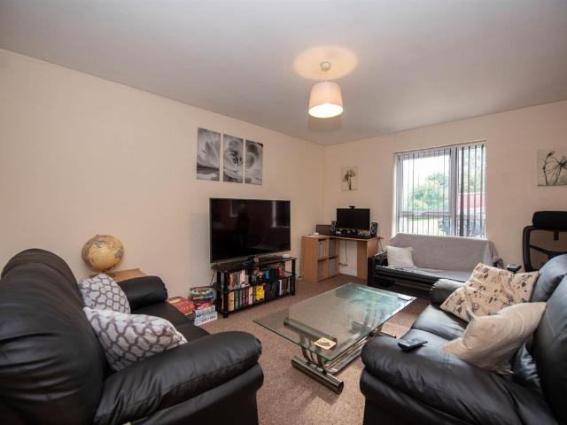 Hendon Court, Hendon Rise NG3, 2 bed flat to rent, £850 pcm | PrimeLocation
