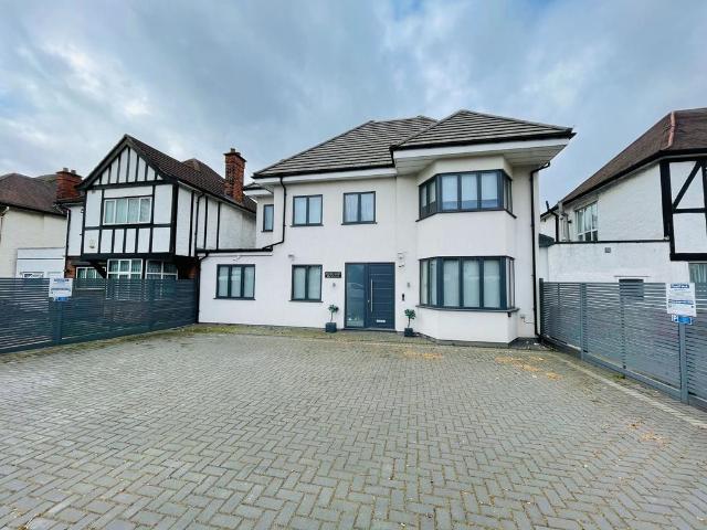 Hendon, London NW4 2 bed apartment to rent £2,000 pcm £462 pw