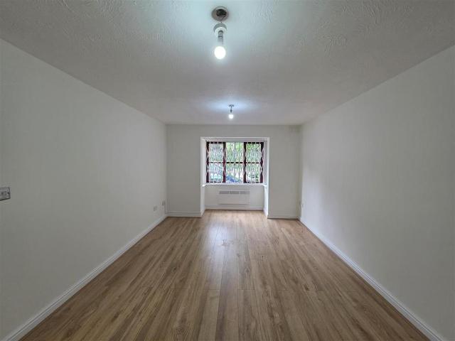 Hendon, London 2 bed flat to rent £1,746 pcm £403 pw