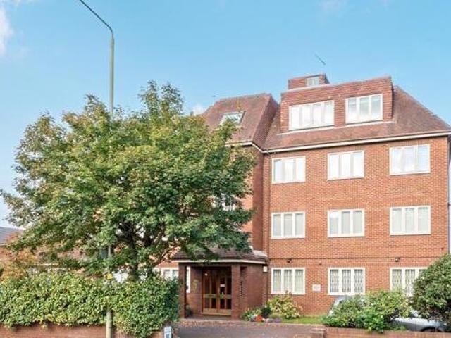 Hendon Lane, Finchley, 3 Bedroom Flat