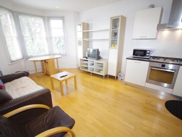 Hendon Lane, Finchley N3, 1 bed flat to rent, £1,500 pcm | PrimeLocation