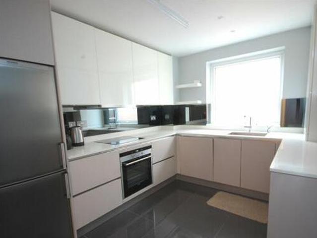 Hendon Lane, London, 3 Bedroom Apartment