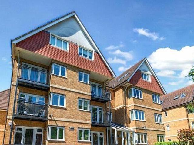 Hendon Lane, London, 2 Bedroom Apartment