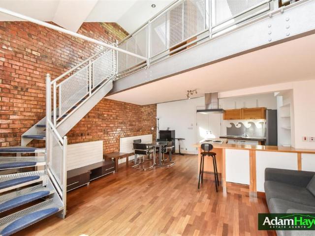 Hendon Lane, London N3 2 bed apartment to rent £2,250 pcm £519 pw