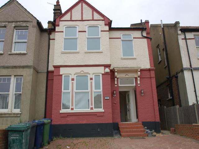 Hendon NW4, 2 bed flat to rent, £1,700 pcm | PrimeLocation