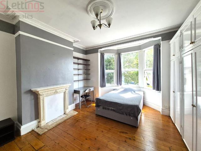 Hendon, NW4 3RU 2 bed flat to rent £2,300 pcm £531 pw