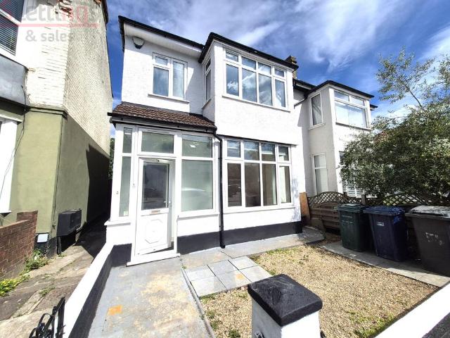 Hendon, NW4 4 bed semi detached house to rent £3,300 pcm £762 pw