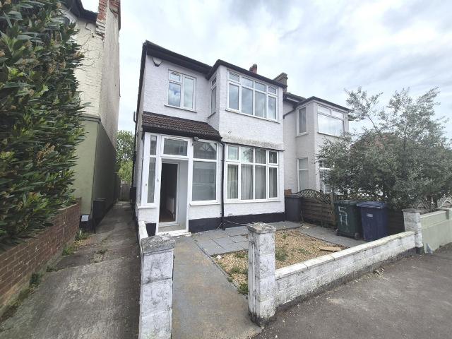 Hendon NW4, 4 bed semi detached house to rent, £3,300 pcm | PrimeLocation