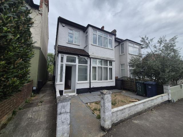 Hendon NW4, 4 bed semi detached house to rent, £3,300 pcm | PrimeLocation