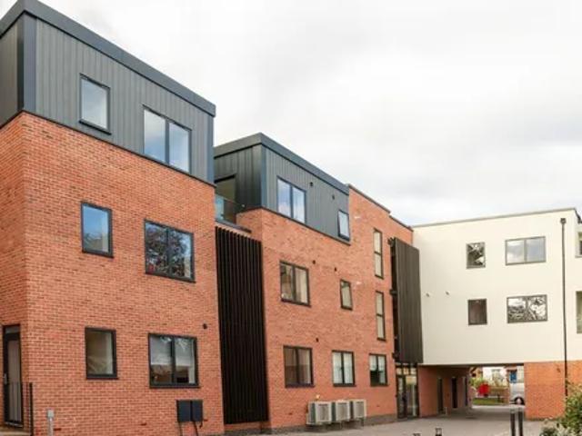 Hendon School, Golders Rise, London, NW4 2HP, United Kingdom | 3 bed duplex for rent #166105201 | Rentberry