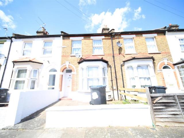 Hendon Road, London 4 bed terraced house to rent £2,750 pcm £635 pw