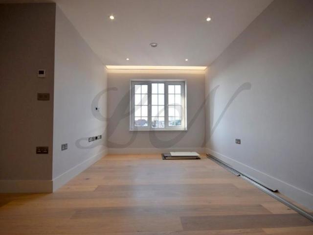 Hendon Way, Hendon, NW4
