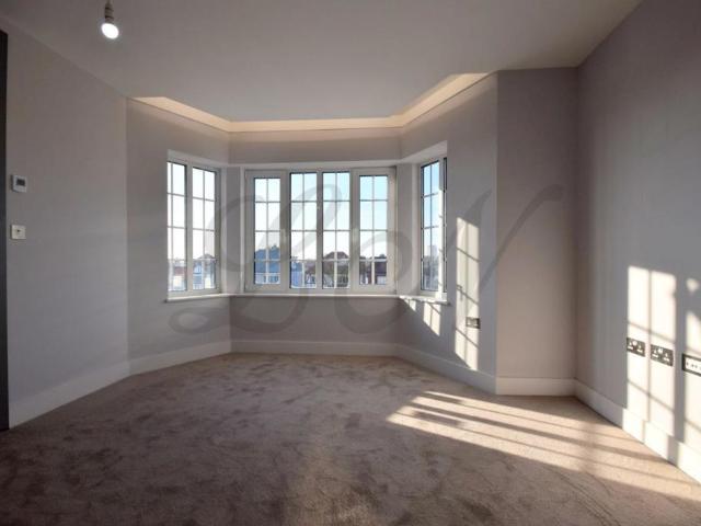 Hendon Way, Hendon, NW4 2 bed apartment to rent £1,975 pcm £456 pw