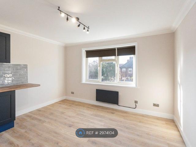Hendon Way, London NW2, Studio to rent, £995 pcm | PrimeLocation