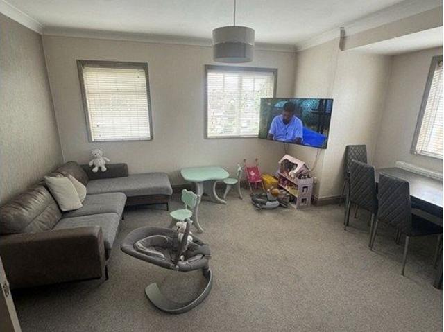 Hendon Way, London NW4, 2 bed flat to rent, £1,900 pcm | PrimeLocation