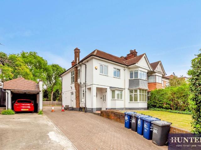 Hendon Way, London NW4, 2 bed maisonette to rent, £2,250 pcm | PrimeLocation