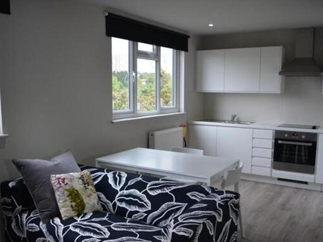 Hendon Way, London, Studio Flat For
