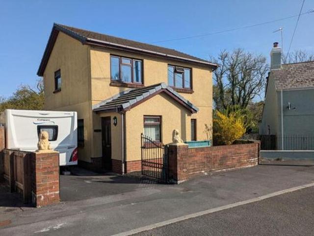 Hendre Road, Capel Hendre, 3 Bedroom Detached