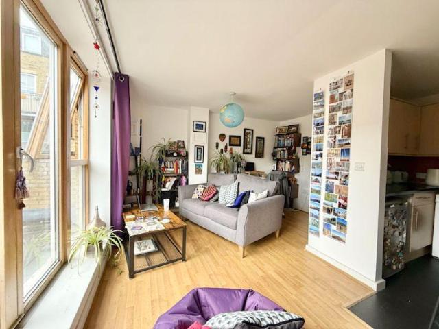Hendre Road, SE1 1 bed apartment to rent £1,750 pcm £404 pw