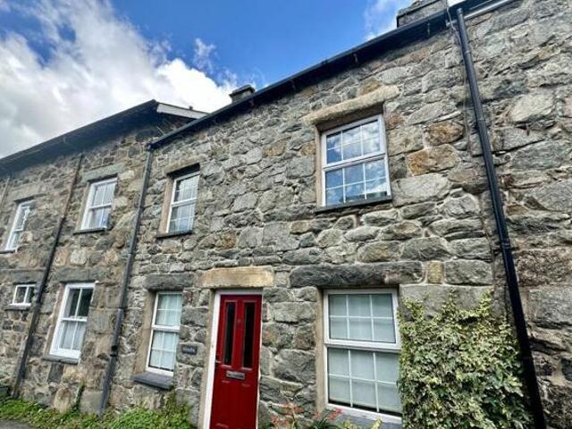 Hendre, Well Street, 3 Bedroom Terraced
