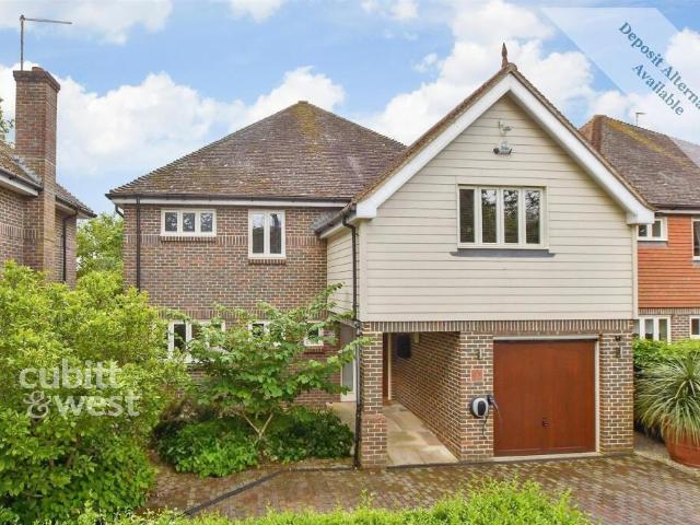 Henfield Road Cowfold RH13 4 bed detached house to rent £2,900 pcm £669 pw
