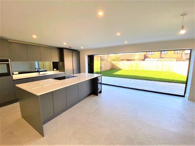 Henfold Road, Manchester 5 bed detached house to rent £3,500 pcm £808 pw