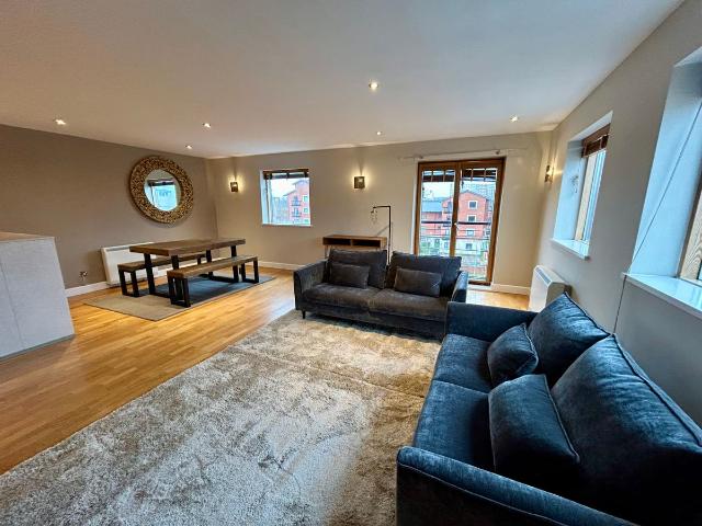 Henke Court, Caerdydd CF10, 2 bed flat to rent, £1,300 pcm | PrimeLocation
