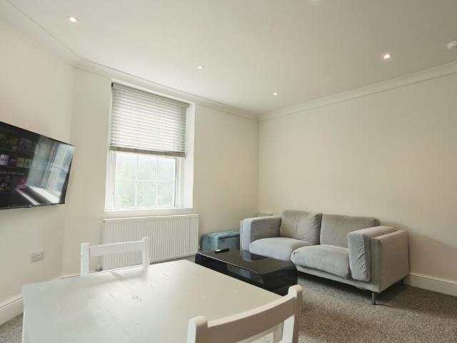 Henleaze Road, Bristol BS9, 2 bed flat to rent, £1,800 pcm | PrimeLocation
