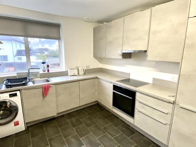 Henleaze Road, Bristol, BS9 4 bed flat to rent £2,350 pcm £542 pw
