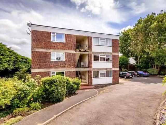 Henleaze RoadHenleaze 2 bed apartment for sale £265,000