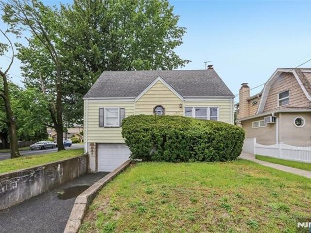 Henley Ave, New Milford, Home For Sale