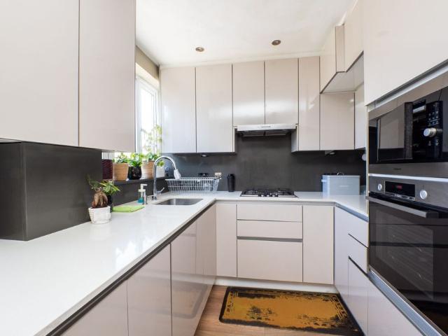 3 bedroom mid terraced house to rent