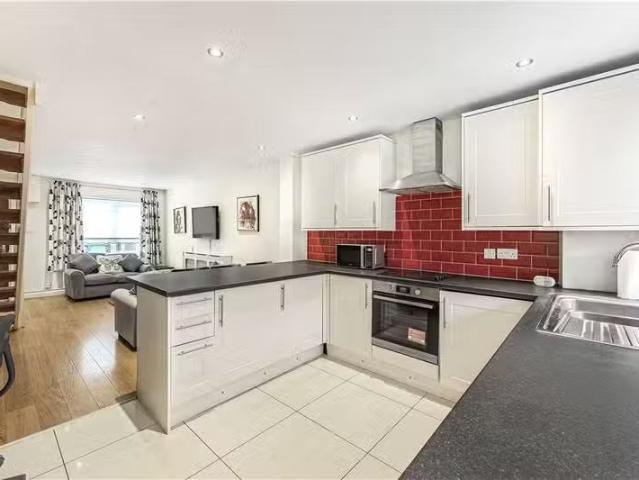 Henley Drive, London, SE1 3AR