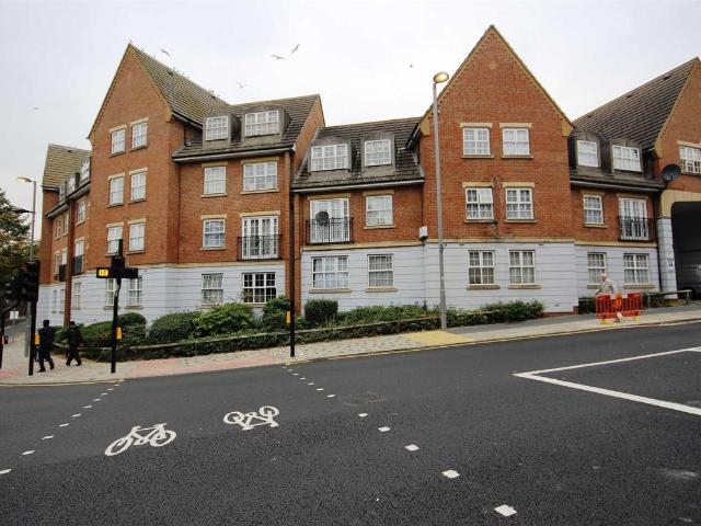 Henley Lodge, Willow Walk, Walthamstow E17, 2 bed flat to rent, £1,800 pcm | PrimeLocation